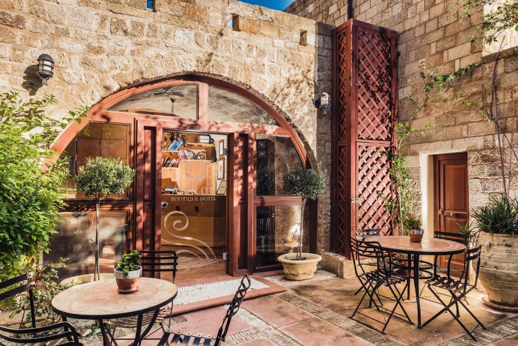 Rodoksen vanhakaupunki, Avalon Boutique Suites Hotel | imt.fi